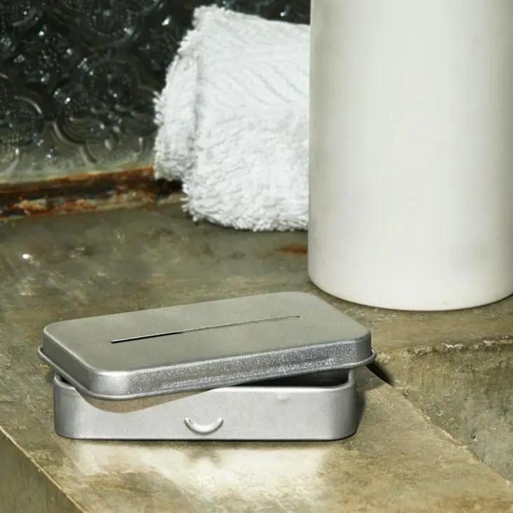 Safety Razor Blade Recycling Tin | KnoxFill
